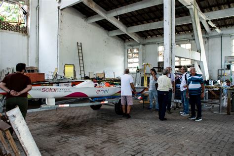 Visitantes ao projeto Estaleiro Escola à convite do Baía Viva