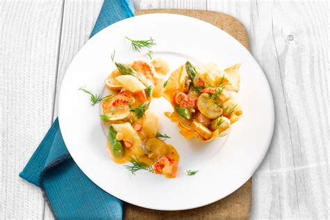 Frühlings Pastetchen mit Ragout von Spargel Champignons und