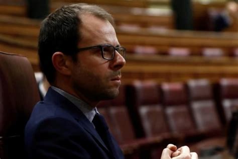 Un Concejal Del PSOE Expulsado Del Pleno Tras Dar A Almeida Varias