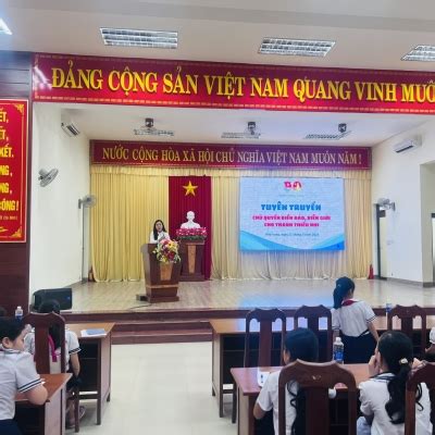 HUYỆN ĐOÀN HỘI ĐỒNG ĐỘI HUYỆN TỔ CHỨC TUYÊN TRUYỀN VỀ CHỦ QUYỀN BIỂN