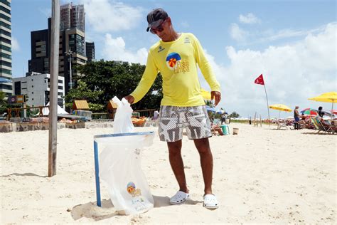 FOTOS Banhistas Participam Do Projeto Praia Limpa No Recife Fotos