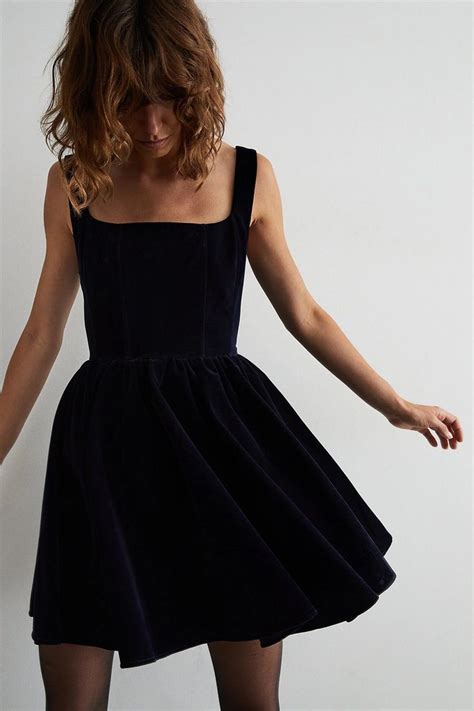 Structured Velvet Strappy Mini Dress Warehouse Mode Outfits Casual