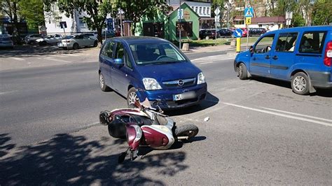 Zderzenie samochodu ze skuterem na Sowińskiego Legionowo Raport