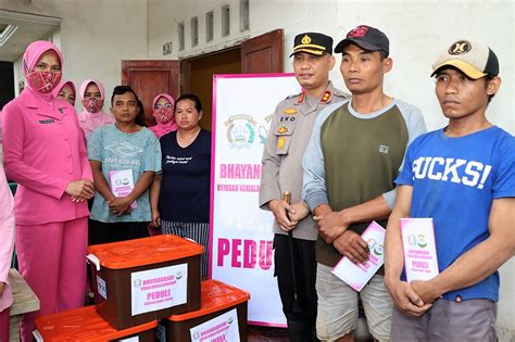 Polres Tulungagung Salurkan Bansos Bhayangkari Peduli Untuk Korban