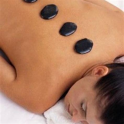Le Massage Aux Pierres Chaudes Un Soin Relaxant