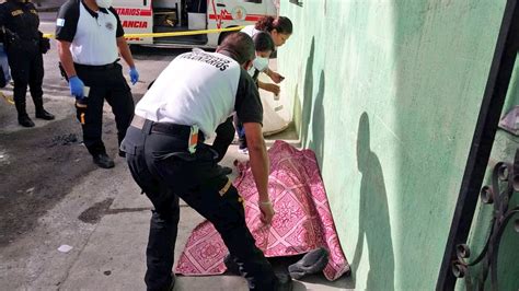 Víctor Bolaños on Twitter AHORA Hombre fallecido en una acera en 22
