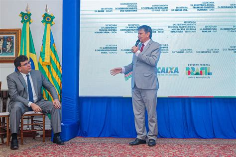 Governador assina contrato a Caixa de R 646 3 milhões para