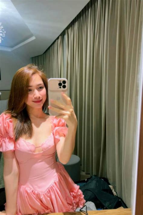 84 Ảnh Hòa Minzy sexy mặc bikini lộ vòng một căng đét GenZ Relax