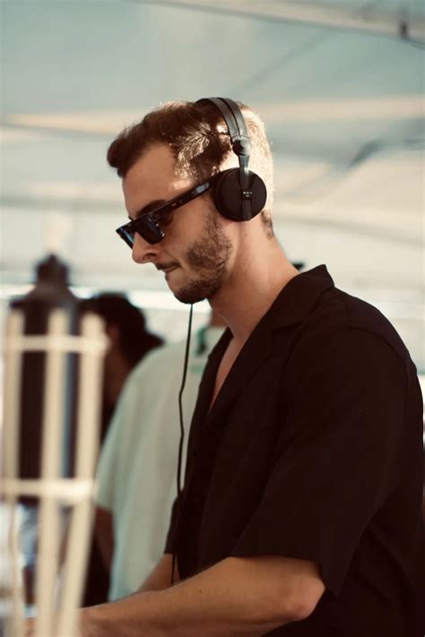Dj Live Act LUEDKE What S On JNcQUOI World Embracing L Art De Vivre