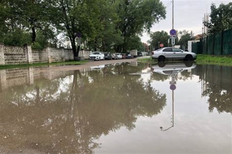 В воде стадион банк и дороги в Калининграде из за ночного дождя