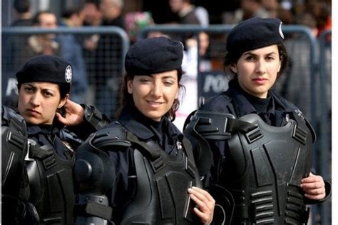 Femmes Magnifiques En Uniforme Filles Nues Et Leurs Chattes