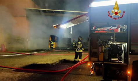 Vasto Incendio In Azienda Di Imballaggi Radio Bruno