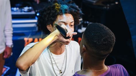 AS RESPOSTAS MAIS ABSURDAS FLOW ENCAIXADO NO BEAT YouTube