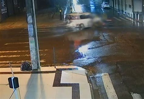 Motociclista Fica Gravemente Ferido Durante Batida Carro Em