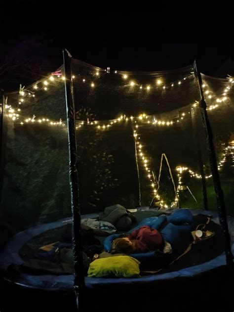 Summer Sleepover In Bernachten Sommer Trampolin