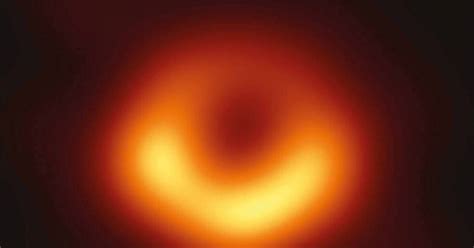 Astr Nomos Captan Impresionante Imagen De Un Agujero Negro Destruyendo