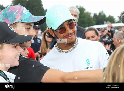 Pilote Mercedes Lewis Hamilton Pose Banque De Photographies Et Dimages