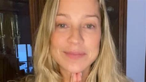 Mãe de Luana Piovani rebate internauta que falou de sua filha