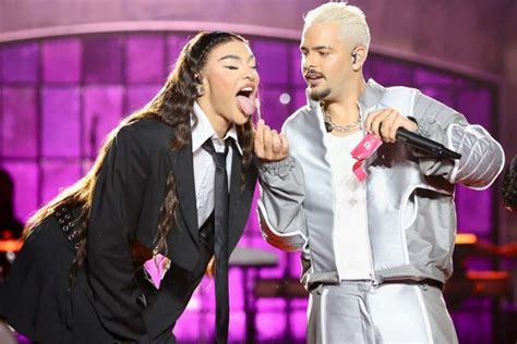 Pedro Sampaio e Pabllo Vittar dão selinho ao vivo Veja OFuxico
