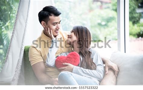 Asian Teen Couples Show Love Each Foto De Stock 1557523322 Shutterstock
