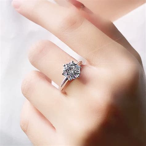 铂金PT950莫桑石经典六爪戒指女一克拉白金结婚求婚钻女戒定制 叮叮首饰官营店