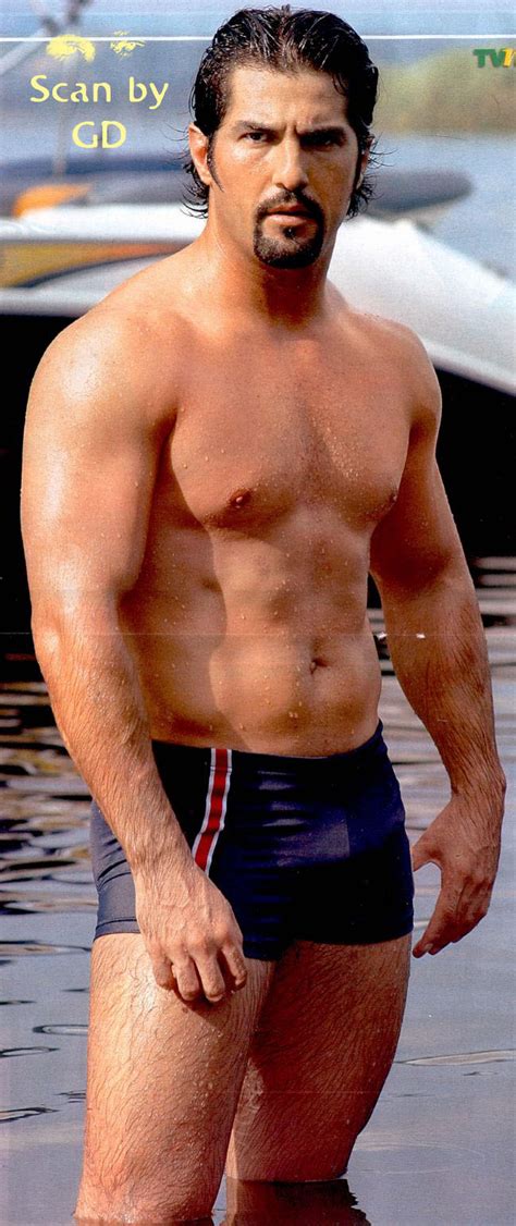 LOS FAMOSOS AL DESNUDO ARTURO CARMONA