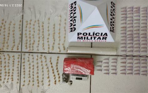 ajuda do cão farejador PM apreende adolescente por tráfico de