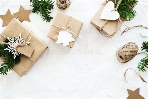 Bożenarodzeniowi Handmade Prezentów Pudełka Na Bielu Wykładają Marmurem