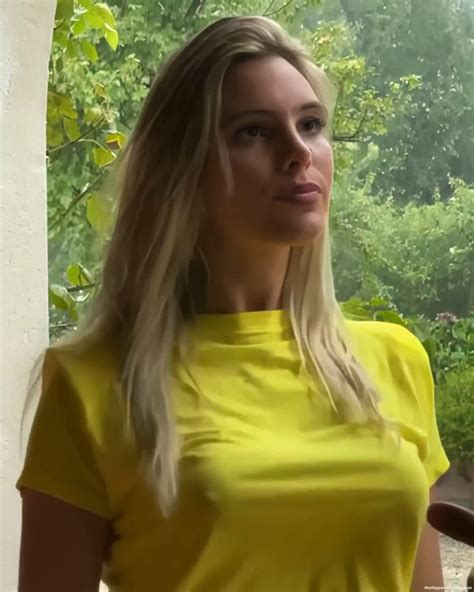 Braless Lele Pons Shakes Her Tits To Get Attention 5 Pics Video Thefappening