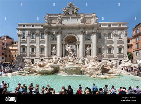 Der Trevi Brunnen Fontana Di Trevi In Rom Stockfotografie Alamy