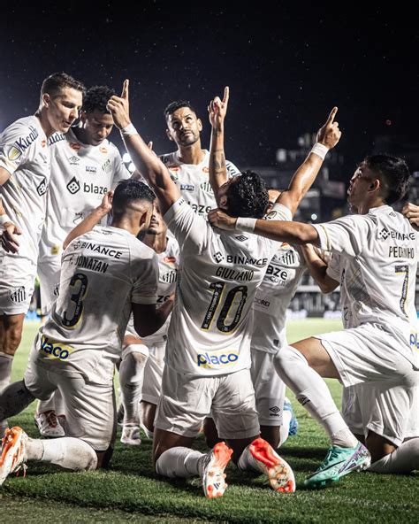 Técnico Fábio Carille elogia time do Santos após a vitória sobre a
