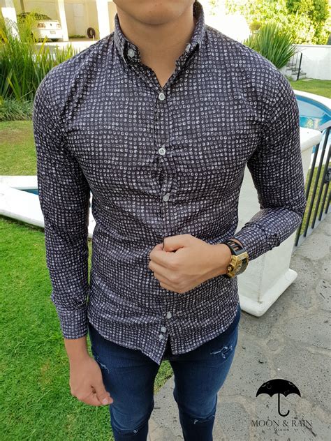 Total 95 Imagen Camisa Gris Outfit Hombre Abzlocal Mx