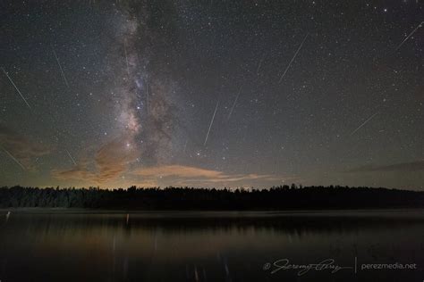 Chuva De Meteoros Perseidas Veja Imagens Ao Redor Do Mundo