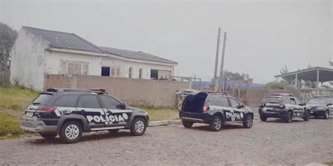 Mãe e padrasto são presos por suspeita de terem torturado e matado