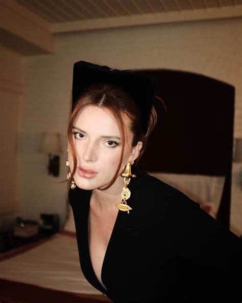 ベラ・ゾーンさんのインスタグラム写真 ベラ・ゾーンinstagram「schiaparellis Use Of Female Nipples Had Me Thinking
