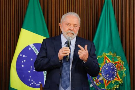 Lula passa por exame no quadril em Brasília e retorna ao Palácio da
