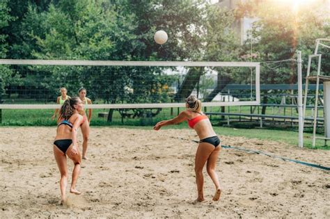 Voleibol De Playa Femenino Foto Premium