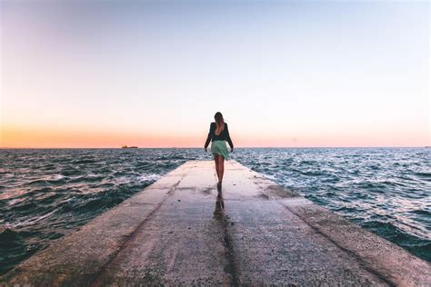 O Que Significa Sonhar Tomando Banho De Mar Calmo Agitado E Mais