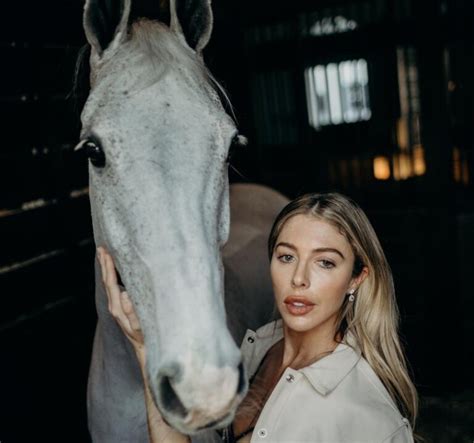 Hannah Selleck Archives Wealthy Peeps