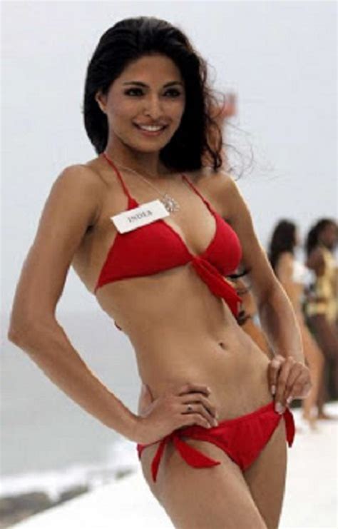 8 Hot Sexy Nafisa Joseph Bikini Pics