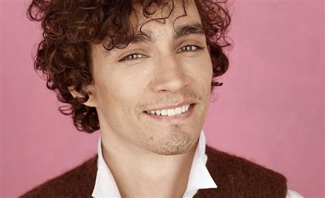 Robert Sheehan Nudo L Attore Mostra Il Pisello Bitchyx