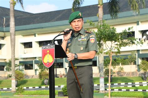 Kebahagiaan Dan Kebersamaan Pangdam IV Diponegoro Bersama Anggota Pada