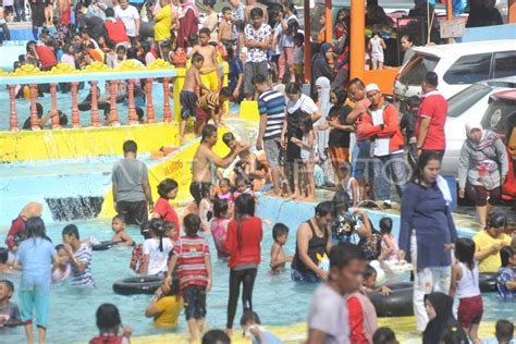 WISATA PEMANDIAN ALAM RAMAI PENGUNJUNG ANTARA Foto
