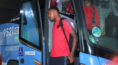 Athletico Paranaense Site Oficial Zagueiro Marcos André ficou entre