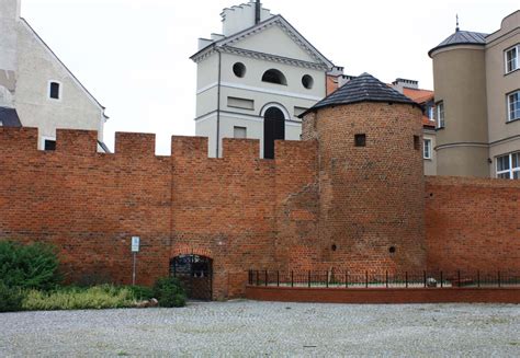 Kalisz miejskie mury obronne Architektura średniowiecza i starożytności