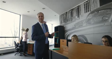 Seksistowska Reklama Przestrzeni Biurowej W Warszawie Noizz