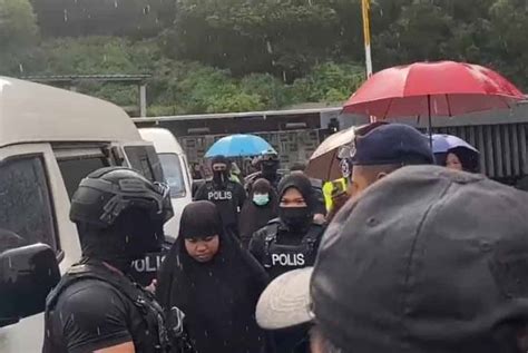 Lima Ahli Keluarga Suspek Serangan Balai Polis Ulu Tiram Didakwa