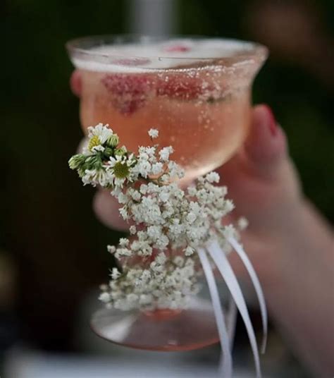 25 Stunning Ways To Use Baby S Breath Throughout Your Wedding Ceremony