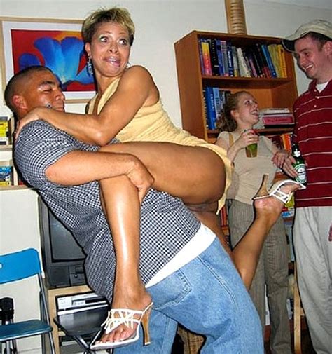 Mom Accidentally Flashing Her Asshole