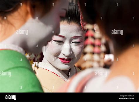 Geisha Kyoto Hi Res Stock Photography And Images Alamy
